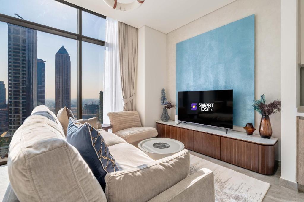Waterfront 1BR with Canal Views in Peninsula One, Dubai (updated prices ...