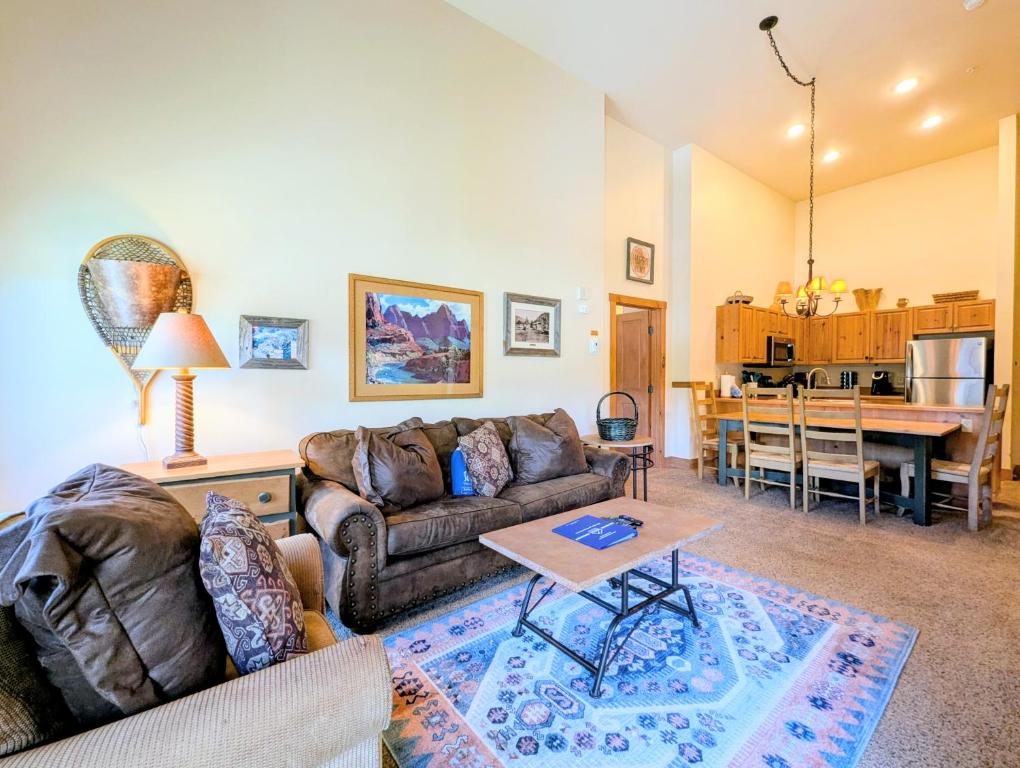 Expedition Station 8635 by SummitCove Lodging, Snake River Health ...