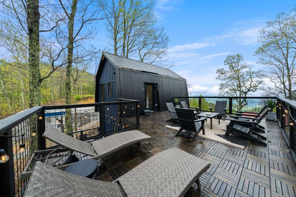 Bluebird Escape Rooftop Deck Cozy Insane Views، Jones Cove (أسعار محدثة ...