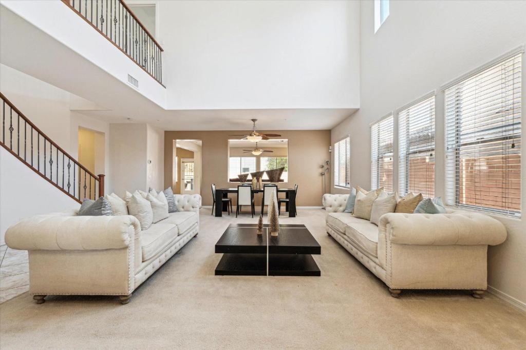 Pinnacle Breeze-Private Backyard-Mins to Six Flags, Peoria (updated prices 2025)