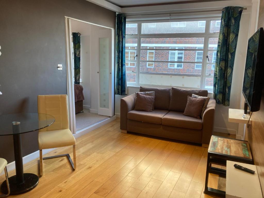 NELL GWYNN HOUSE - Charming One Bedroom Apartment with Air Con, Sloane ...