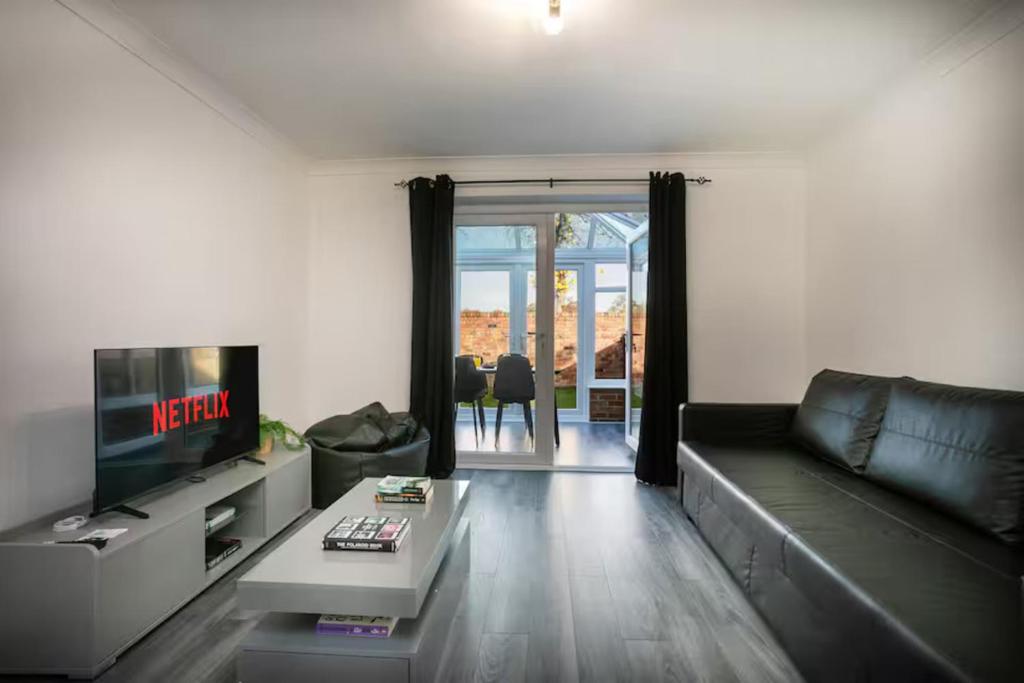 Stylish 2-Bed Home in Nottingham WiFi - Pass the Keys, Nottingham ...