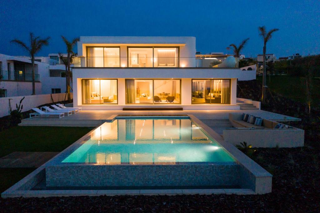 Peralta Beach - Award Winning Exquisite Dream Villa with Infinity Pool ...