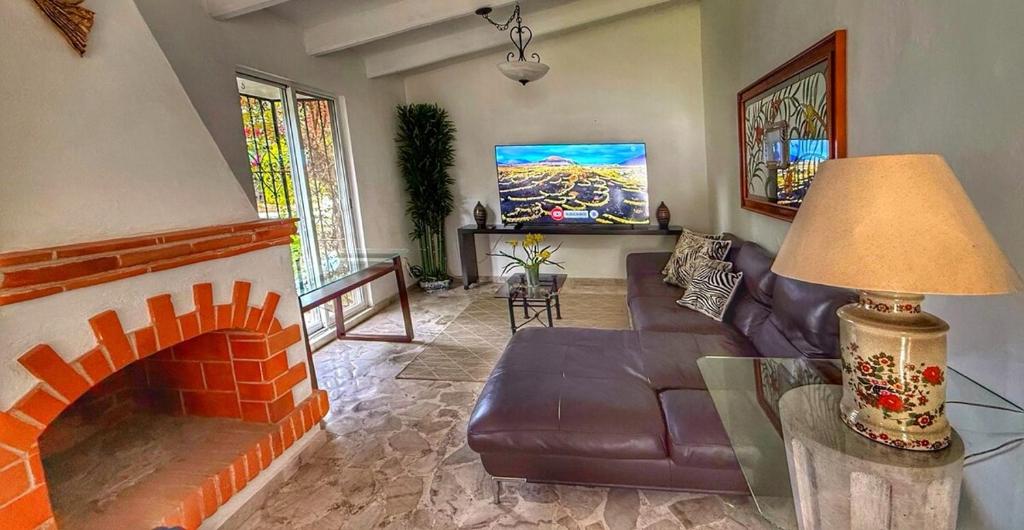 TX Golf Stay House with XL Jacuzzi and Soccer Field, Tequisquiapan ...