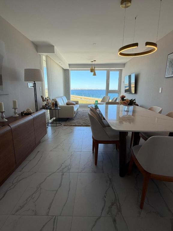 Apartamento en Playa Mansa - Parada 40（プンタ・デル・エステ）：（最新料金：2026年）