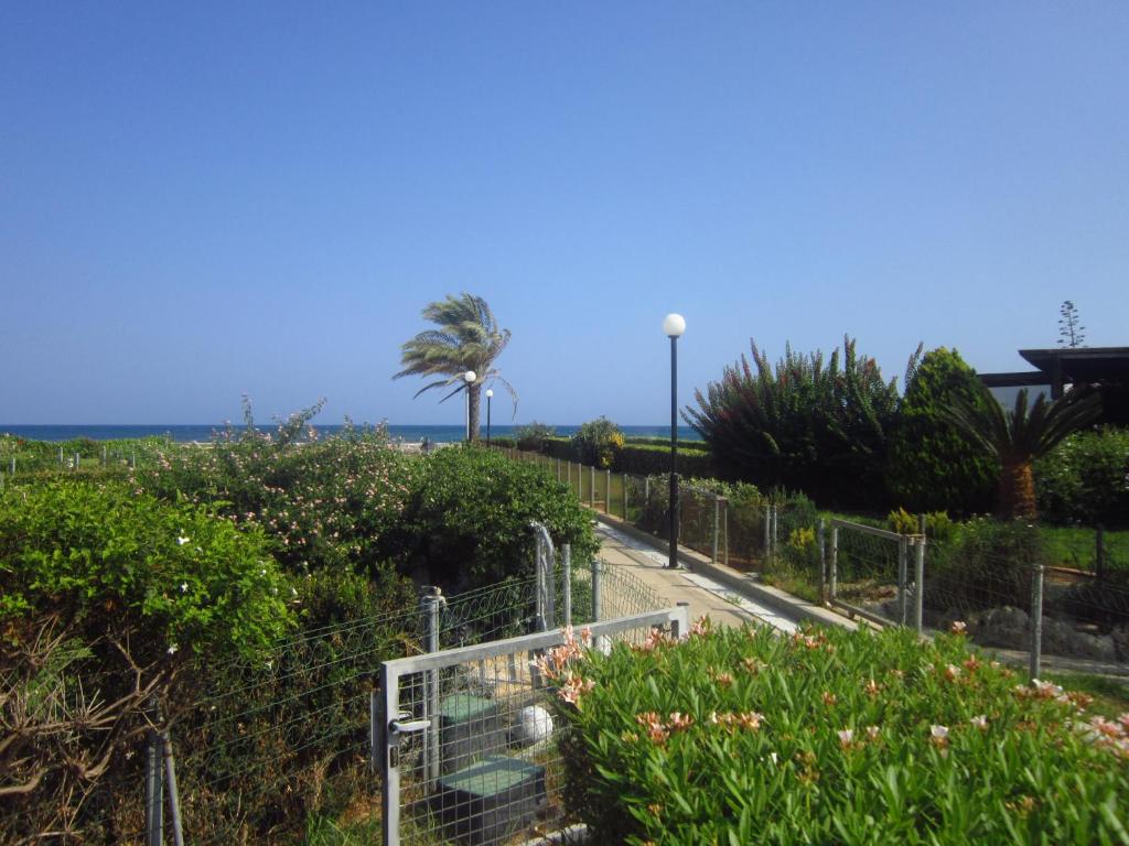 Yialos village House in Meneou - Traveleto