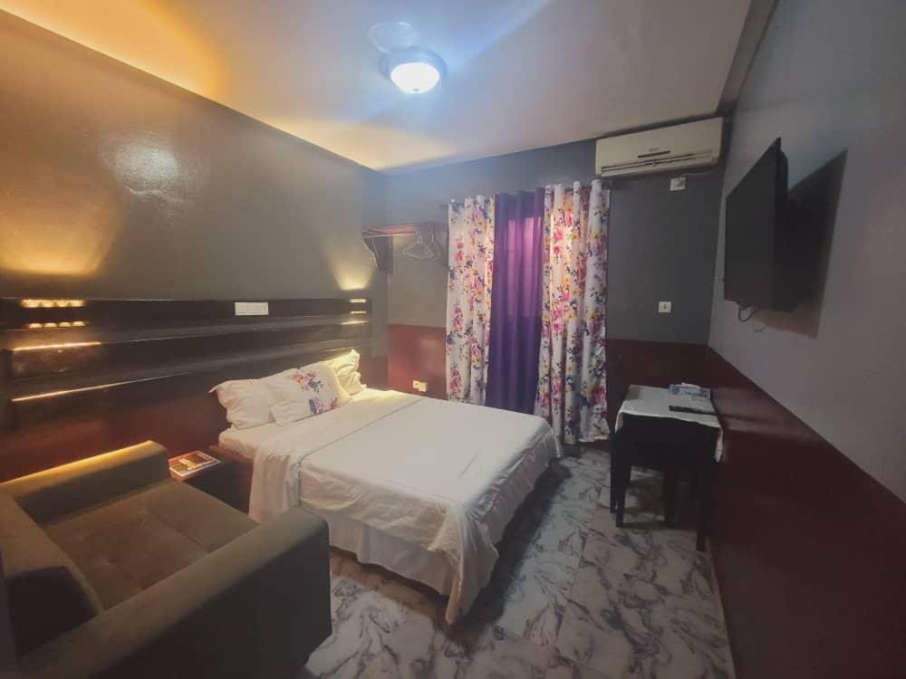 Sunrise Center Bonapriso 104, Douala (updated prices 2026)