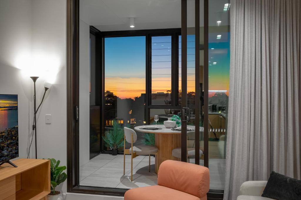 The Palais Peek Retreat at 333STK - A Modern 1 Bed 1 Bath Getaway ...