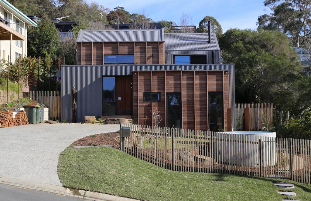 New Home in the Heart of Lorne-Plunge Pool & Sauna, Lorne (updated ...