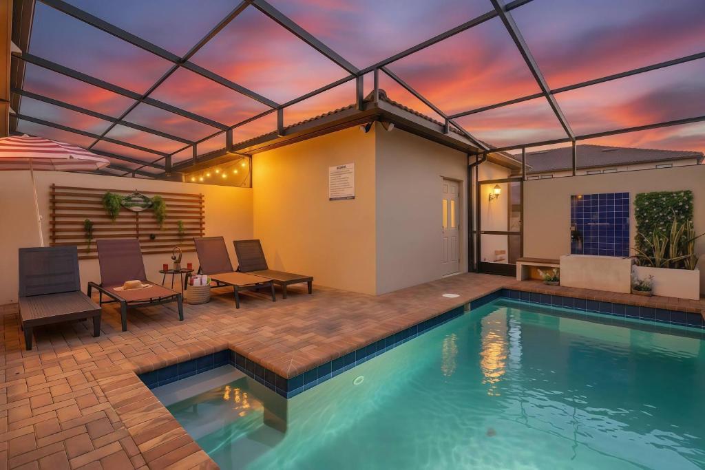 Family villa w pool & game room near Disney, Kissimmee (preços ...