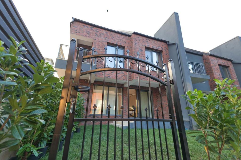 Luxury Spacious villa Tunari, Bucharest (updated prices 2026)