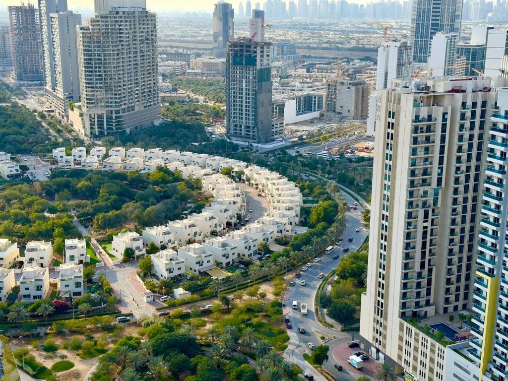 Skyline View Stu 20th Floor Regina Tower, JVC, Dubaj (aktualizované ...