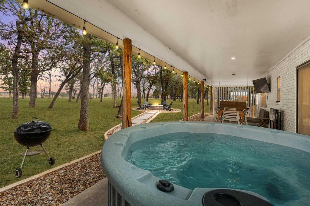 Baron's Bungalow - Hot Tub & Fire Pit, Rocky Hill (opdaterede priser ...