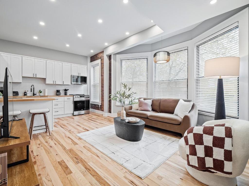 The Modern Boho Brick Loft, Cleveland (updated prices 2025)