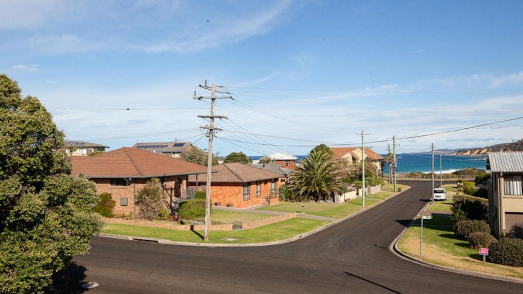 Beares Beach House - 7 Mill Street- Large, central, Bermagui (aktualne ...