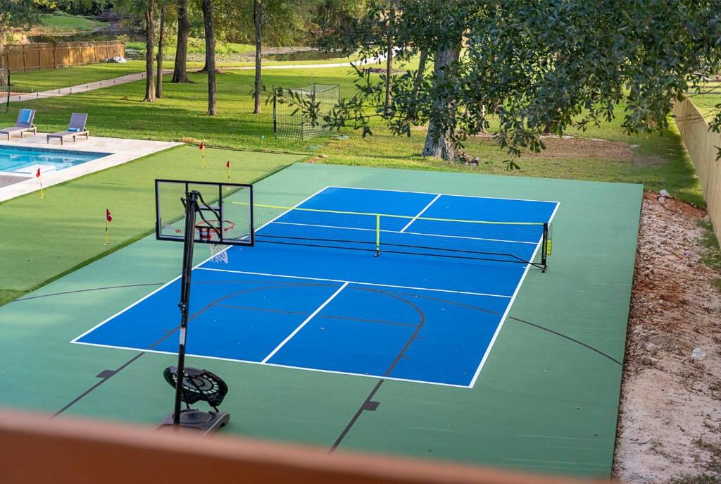 Pickleball & mini-golf, Pool/Spa, Epic Gameroom!, New Waverly ...