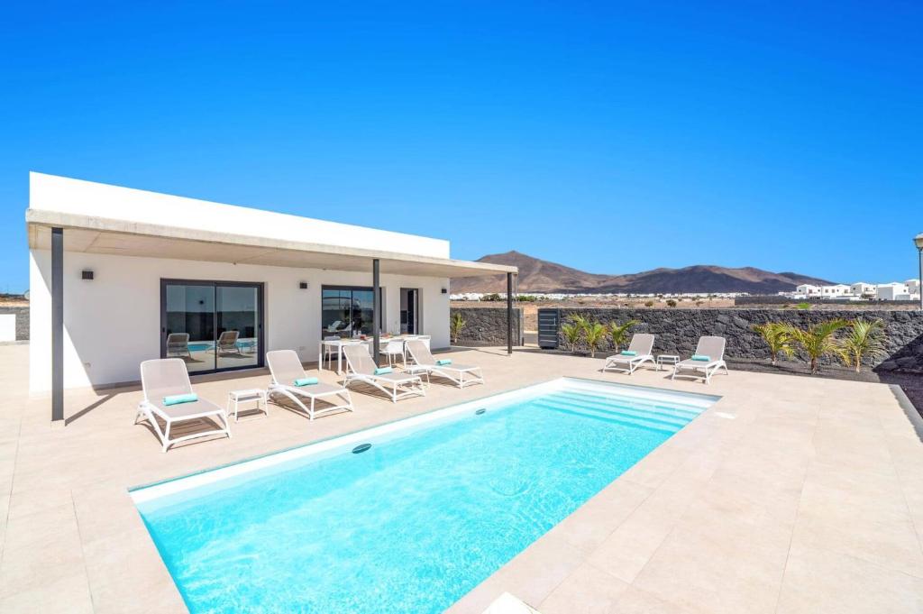 Villa Iraya by Villa Plus, Playa Blanca (updated prices 2026)