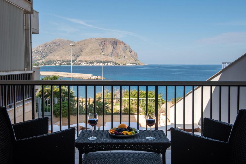 CasaMare Addaura - Your Romantic Seafront Hideaway, Palermo (updated ...