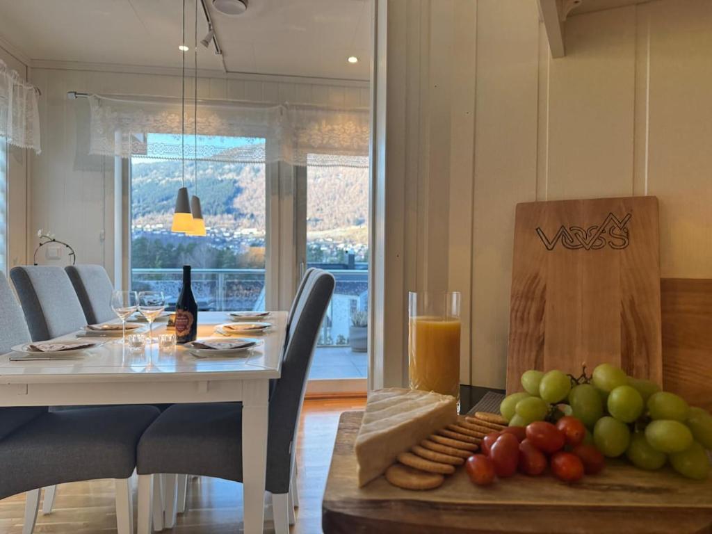 Panoramic views of mountains and rivers - In the middle of Voss, Vass ...