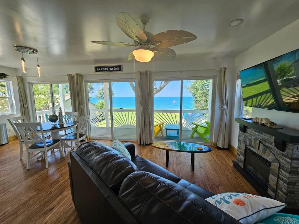 Tree-Top Lake-Front Cottage, Madison (tarifs actualisés, 2026)