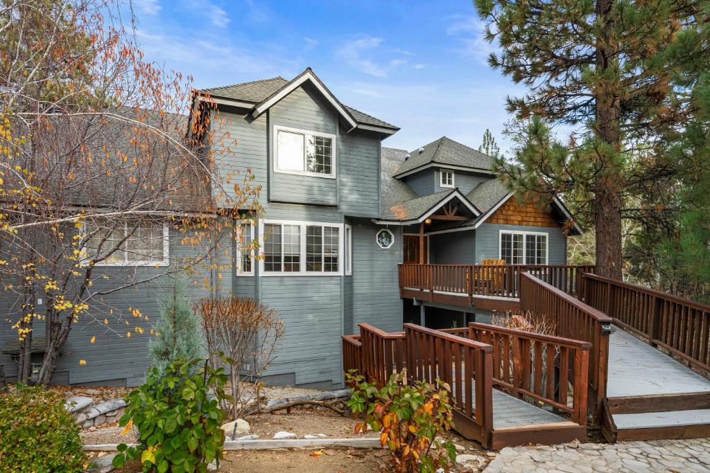 Big Bear Nest at Eagle Mountain - Game Room, Pool Table, Ping Pong ...