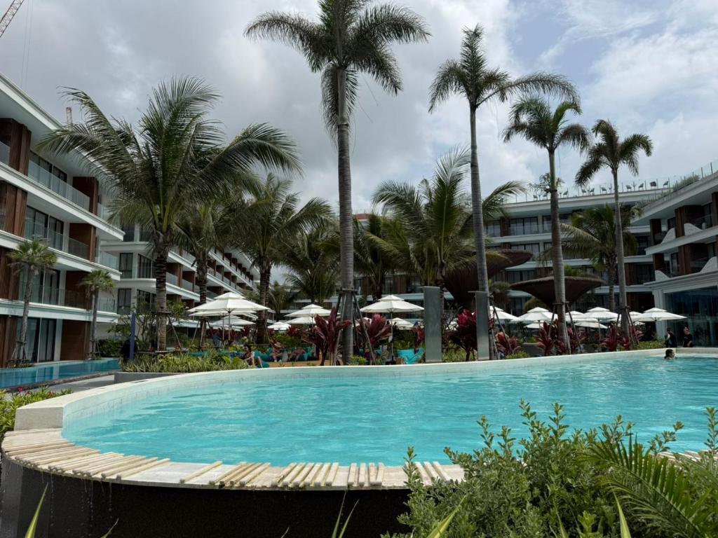 Sunshine BEACH FRONT, Layan Beach (updated prices 2026)