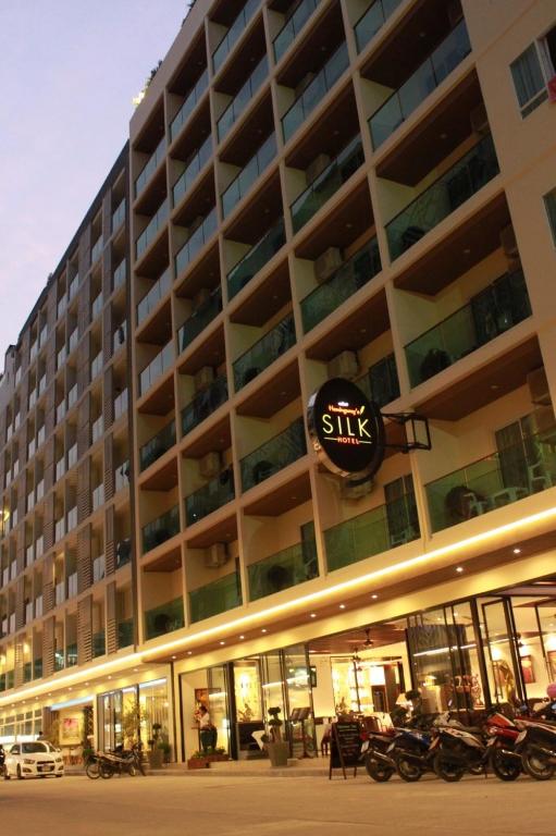 Hemingways Silk Hotel, Patong Beach (updated prices 2026)