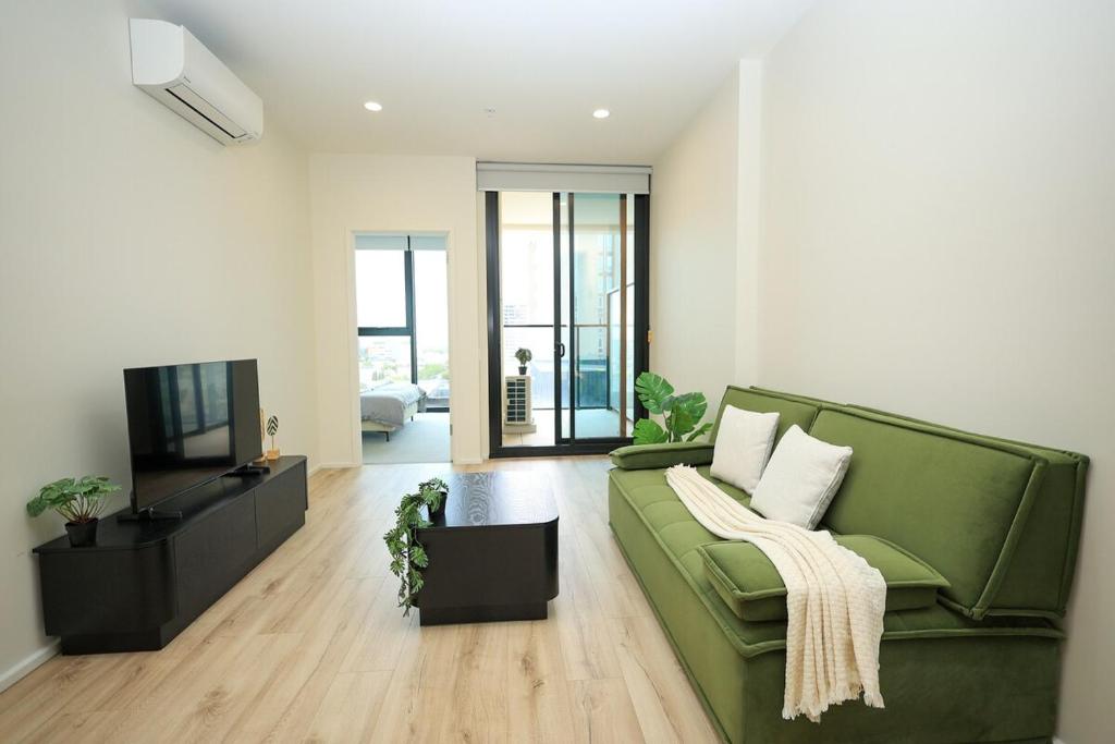 VTA -Modern 1BR City Apartment with Balcony Views, Adelaide (updated prices 2026)