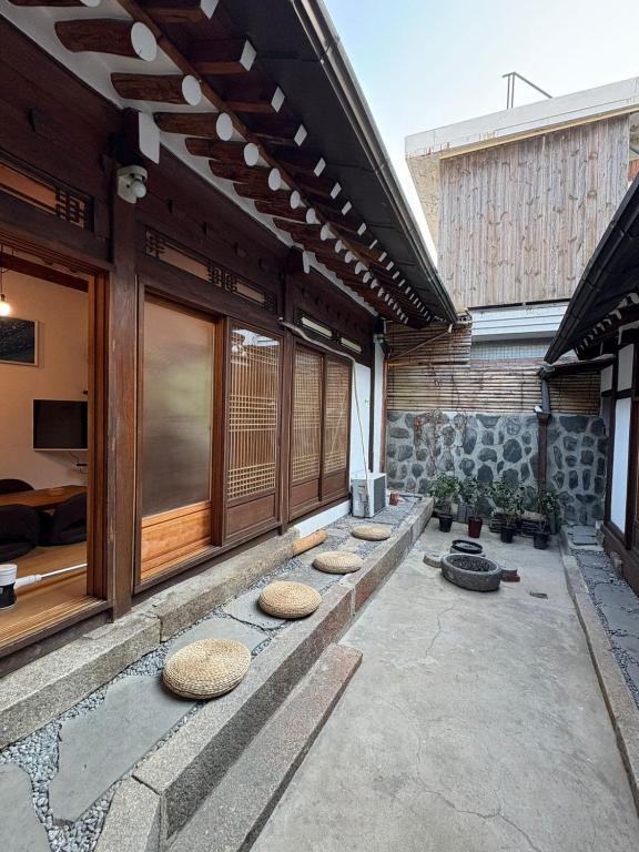 Dadok Hanok Comfort and Calm in the Heart of Seoul, Seoul ...