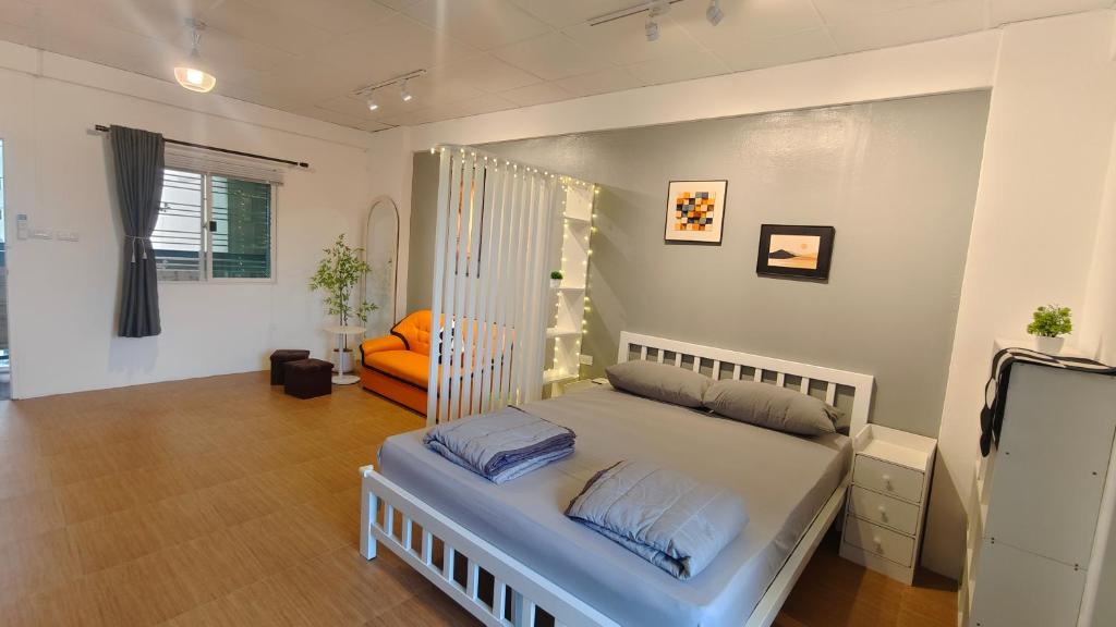 芭達雅中心市中心 5分钟到海边 全新房 全新泳池 密码锁 网络电视 阳台 私人洗衣机 可两房联订 长租折扣（2025 年最新房價）