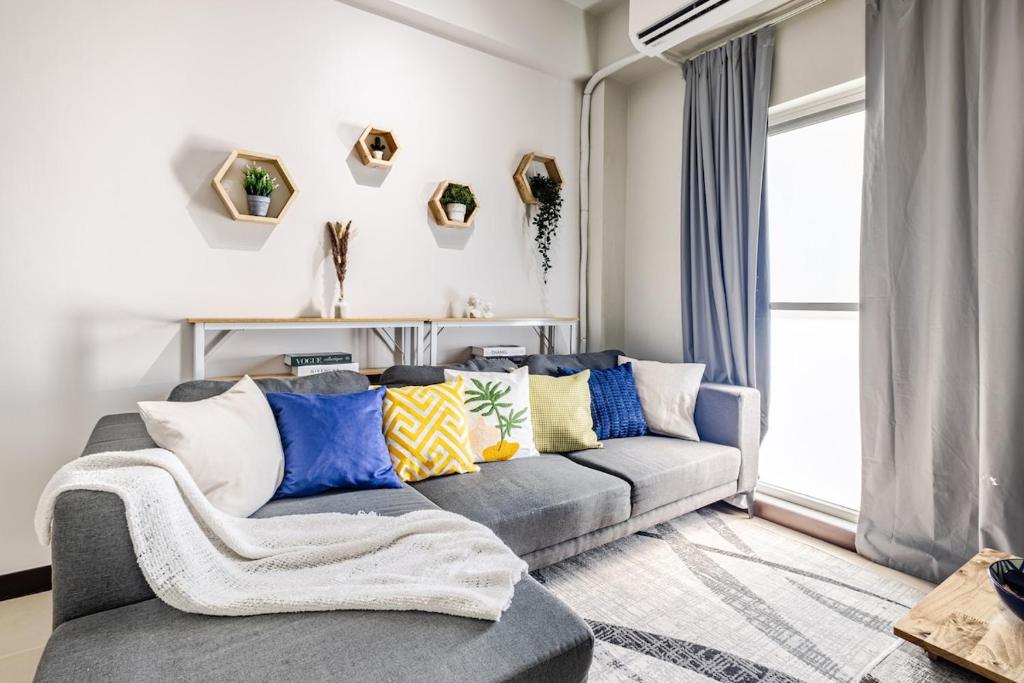 Cozy Garden View near Airport WFH Netflix Stay, Manila (updated prices ...