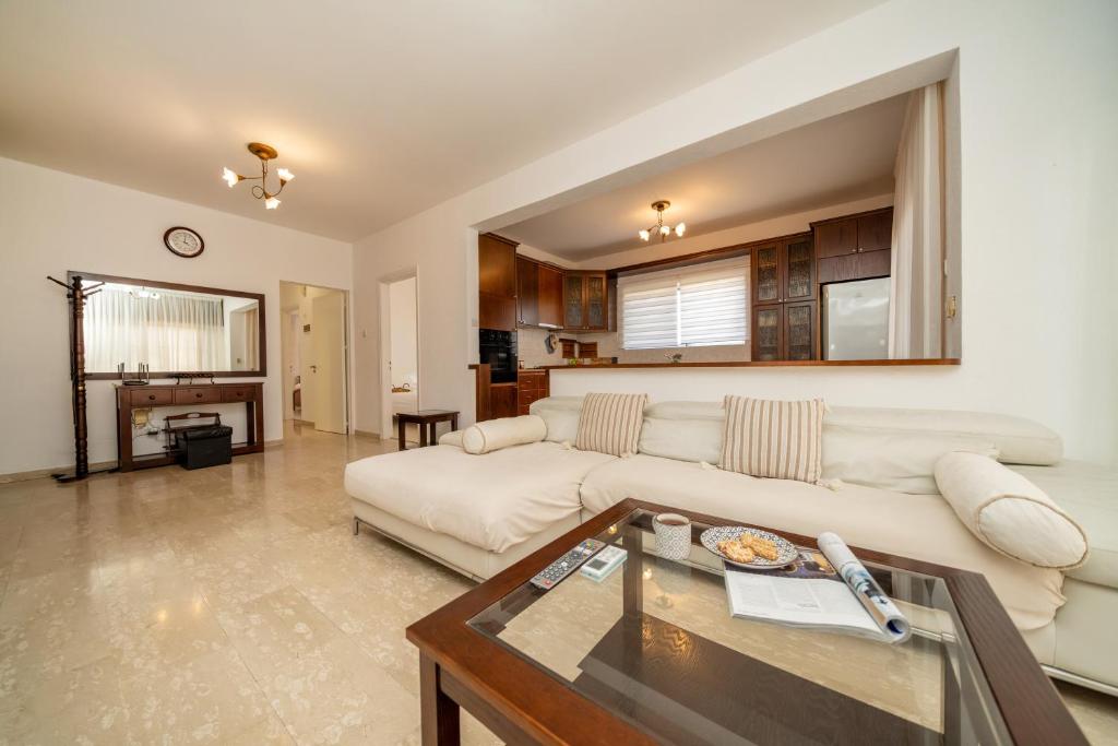 3 bedroom flat central, beach, walking streets, Limassol (updated ...