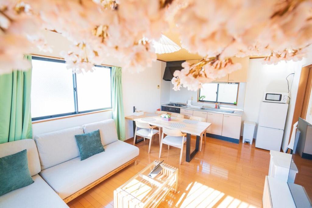 Sakura Gallery Stay Art House near OdawaraCastle, Wada (актуальные цены ...