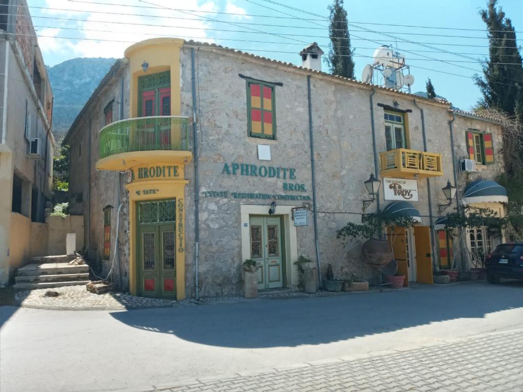 Historic 600 years old beautifully renovated Mill House, Meniko ...