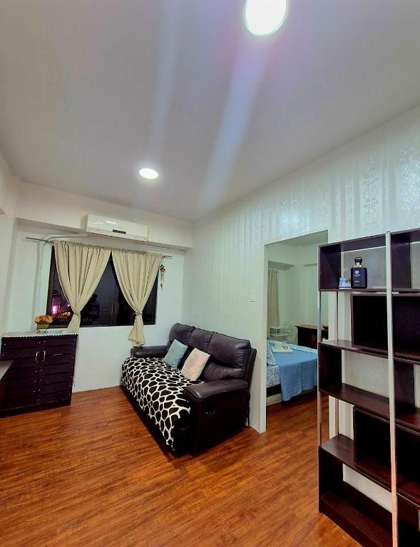 1BR Retro-styled Condo unit in BGC, Taguig City, Manila (posodobljene ...