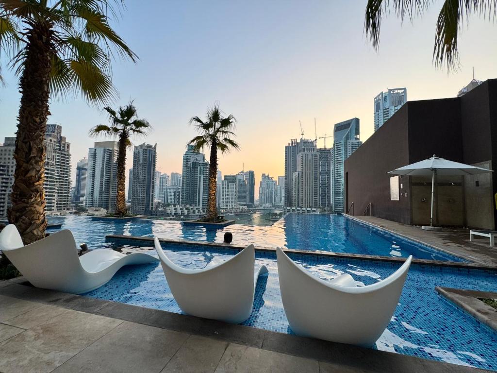 Free Infiniti Pool and Jacuzzi - Marina Gate Luxury Stay - Enjoy Dubai ...