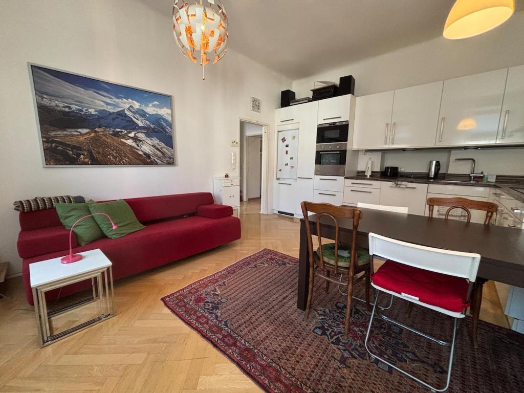 Viennese charm near the main train station for 2-4 people, Vienna ...