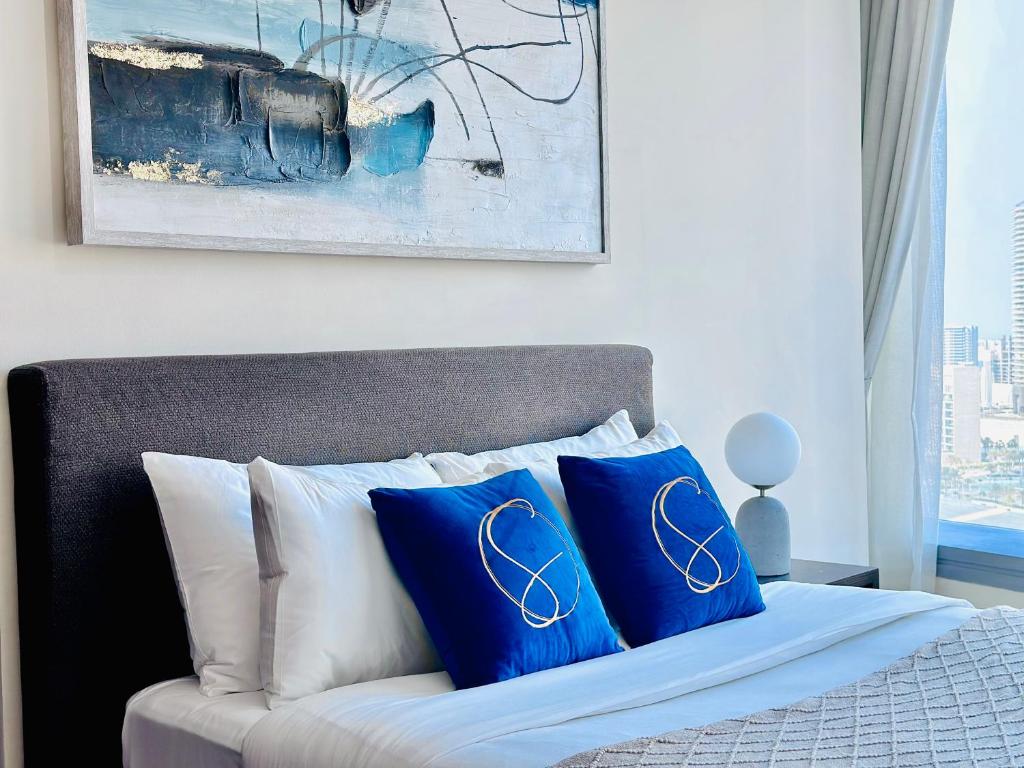 Luxury 1BR with Direct Access to Shams Boutik Mall, Abu Dhabi ...