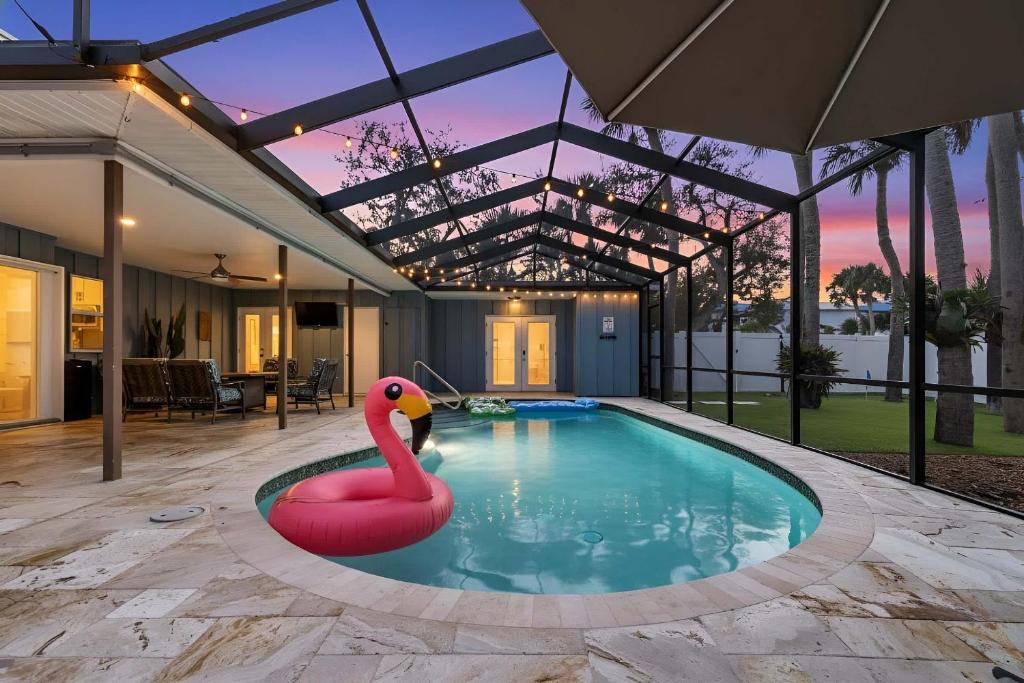 Minutes to Siesta Key Featuring Pool Mini Golf Hammock Game Room and ...
