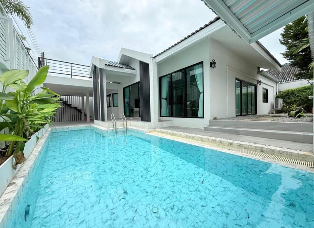 Beautiful pool villa with office, Chalong (aktualizované ceny na rok 2026)