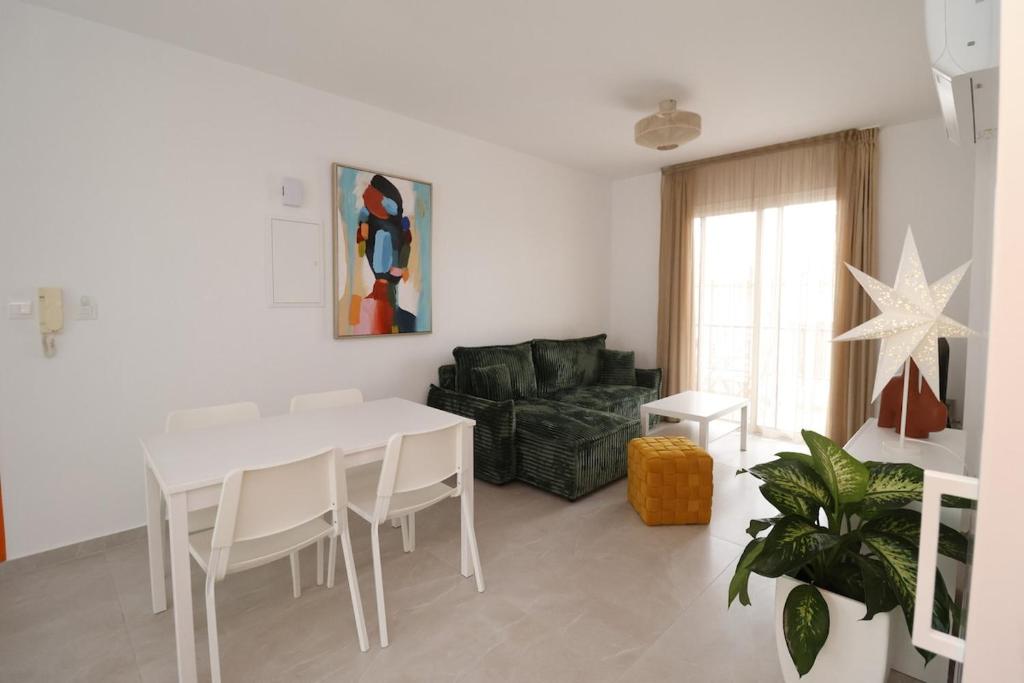 Sot Orange Hut, Pafos (vuoden 2026 päivitetyt hinnat)