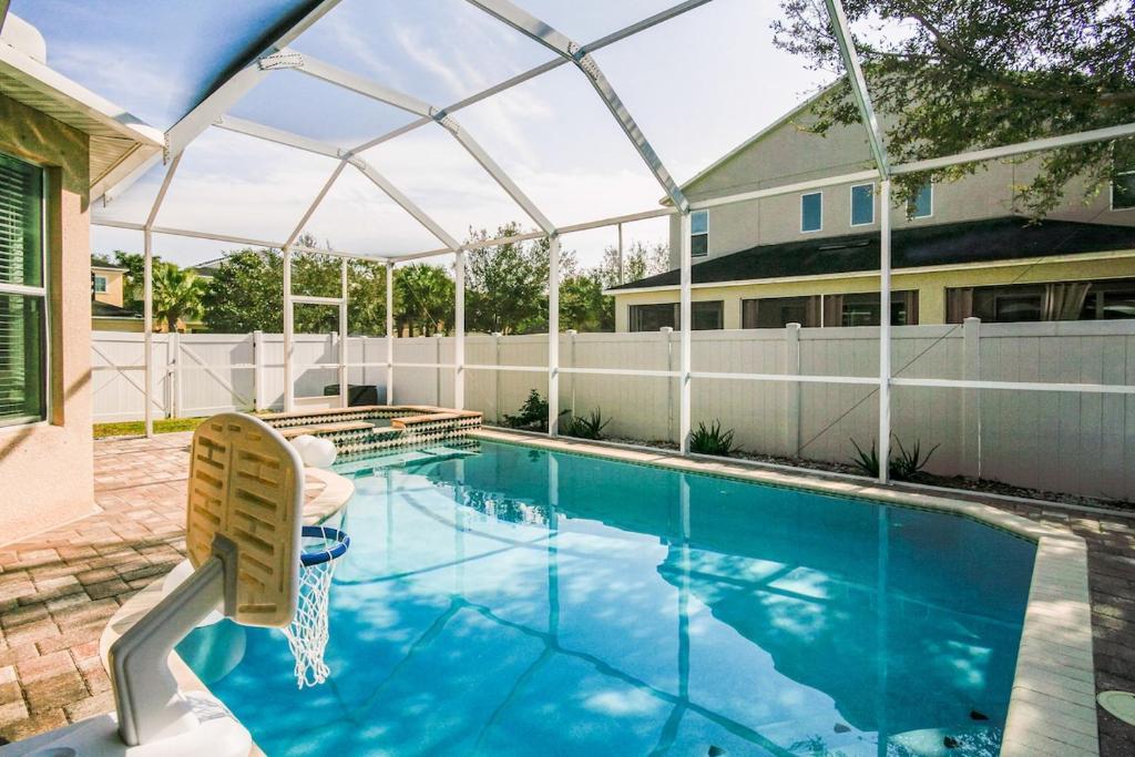 Riverview Oasis Pool, Spa & Family Arcade Fun, Riverview (updated ...