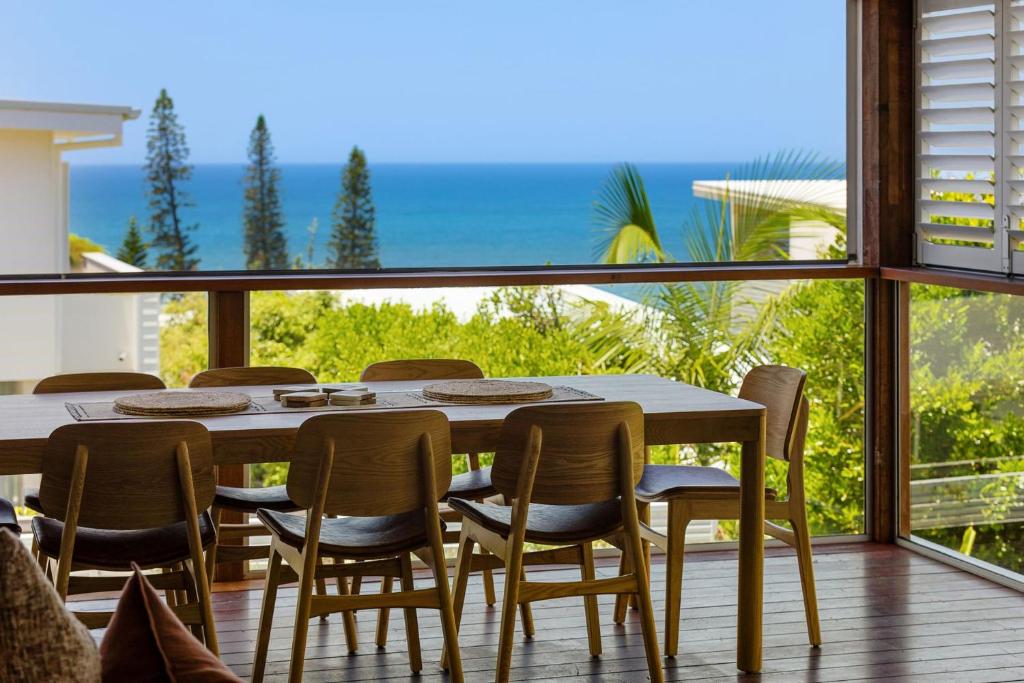 2 Allure, 20 Belmore Tce - Stylish Coastal Retreat, Sunshine Beach ...