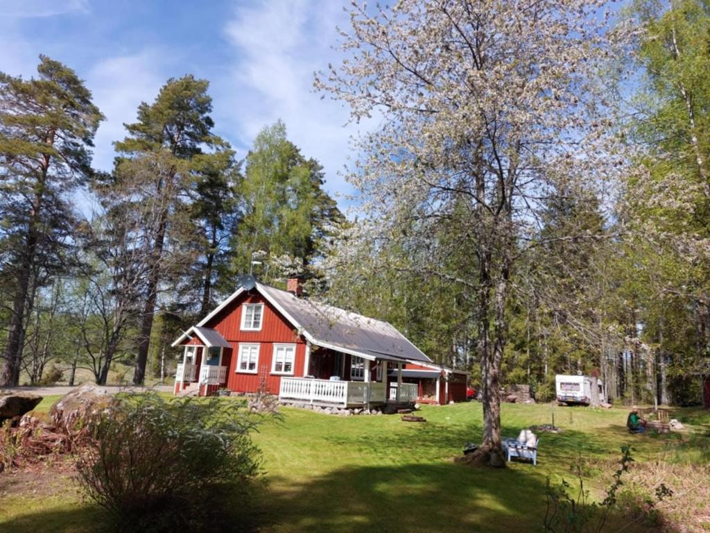 Chilla, House with Wifi and fireplace in the woods, Älgarås (2026 ...