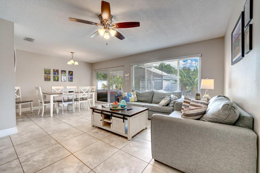 Spacious Casselberry House with Backyard Pool, Orlando (updated prices ...