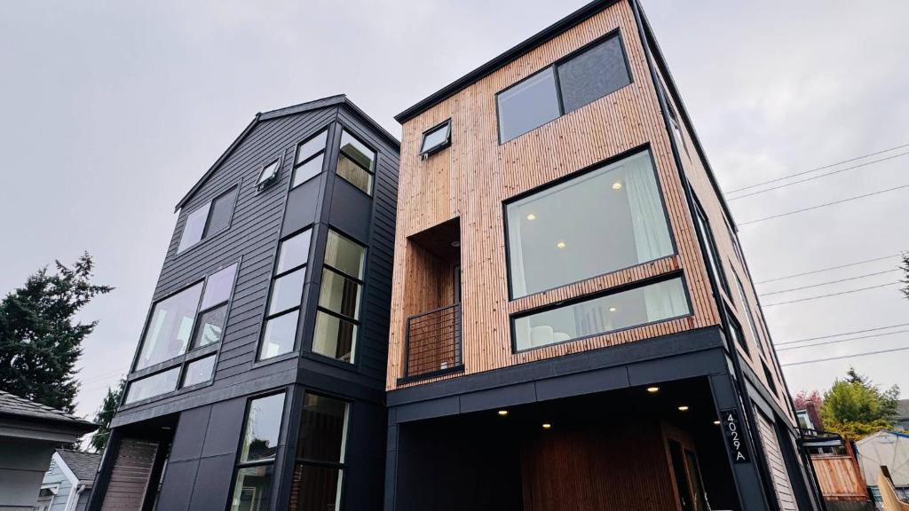 Newly Built 3-Story Home • Parking • Alki Beach, Seattle (aktualisierte ...