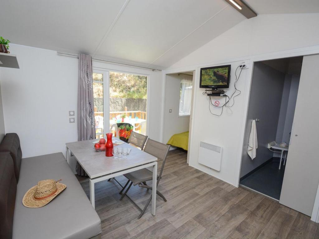Mobil-home PMR avec Terrasse à Hyères - API-1-52-1030, La Decapris ...