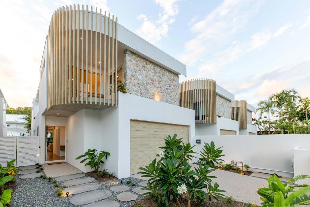 Baha Villa 89A - 4 Bedroom Luxury Home Close to Town, Port Douglas ...