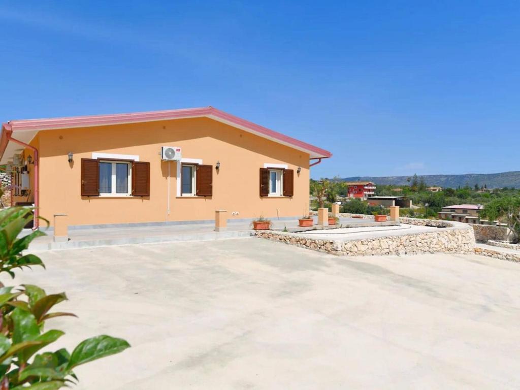 Holiday Home in Floridia with private pool, Solarino (precios ...