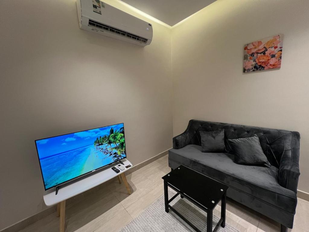 Fully equipped premium studio, smart access with cleaning service, Al ...